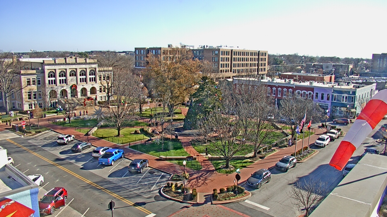 Walton s 5 & 10 Live Weather Cam - 24 Hr Weather Replay - Bentonville ...