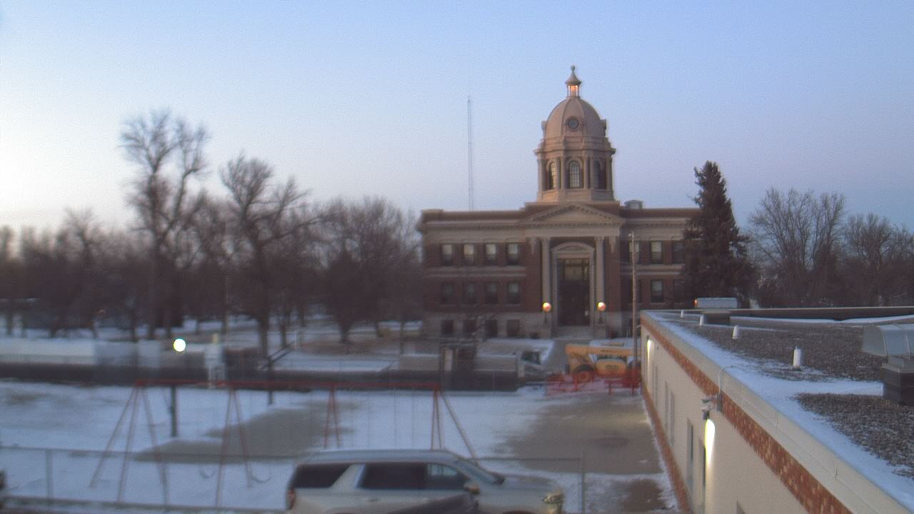 Ellendale HS Live Weather Cam - 24 Hr Weather Replay - Ellendale, North ...