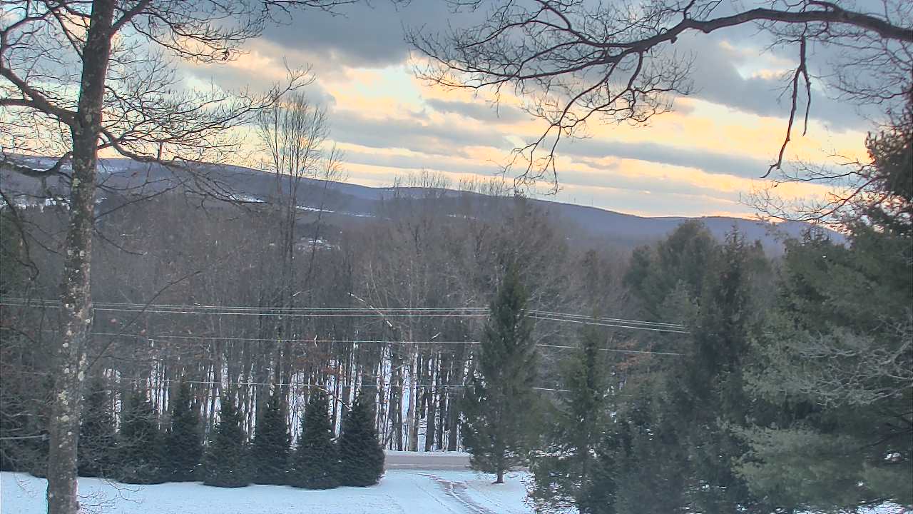 Sky Valley Lodge Live Weather Cam - 24 Hr Weather Replay - Swanton ...